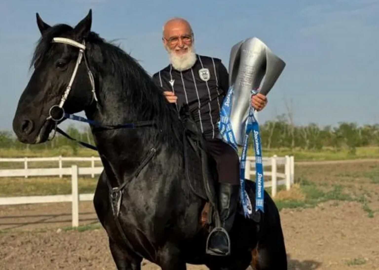 Ιβάν Σαββίδης: Με την κούπα του πρωταθλητή πάνω σε μαύρο άλογο στο ...