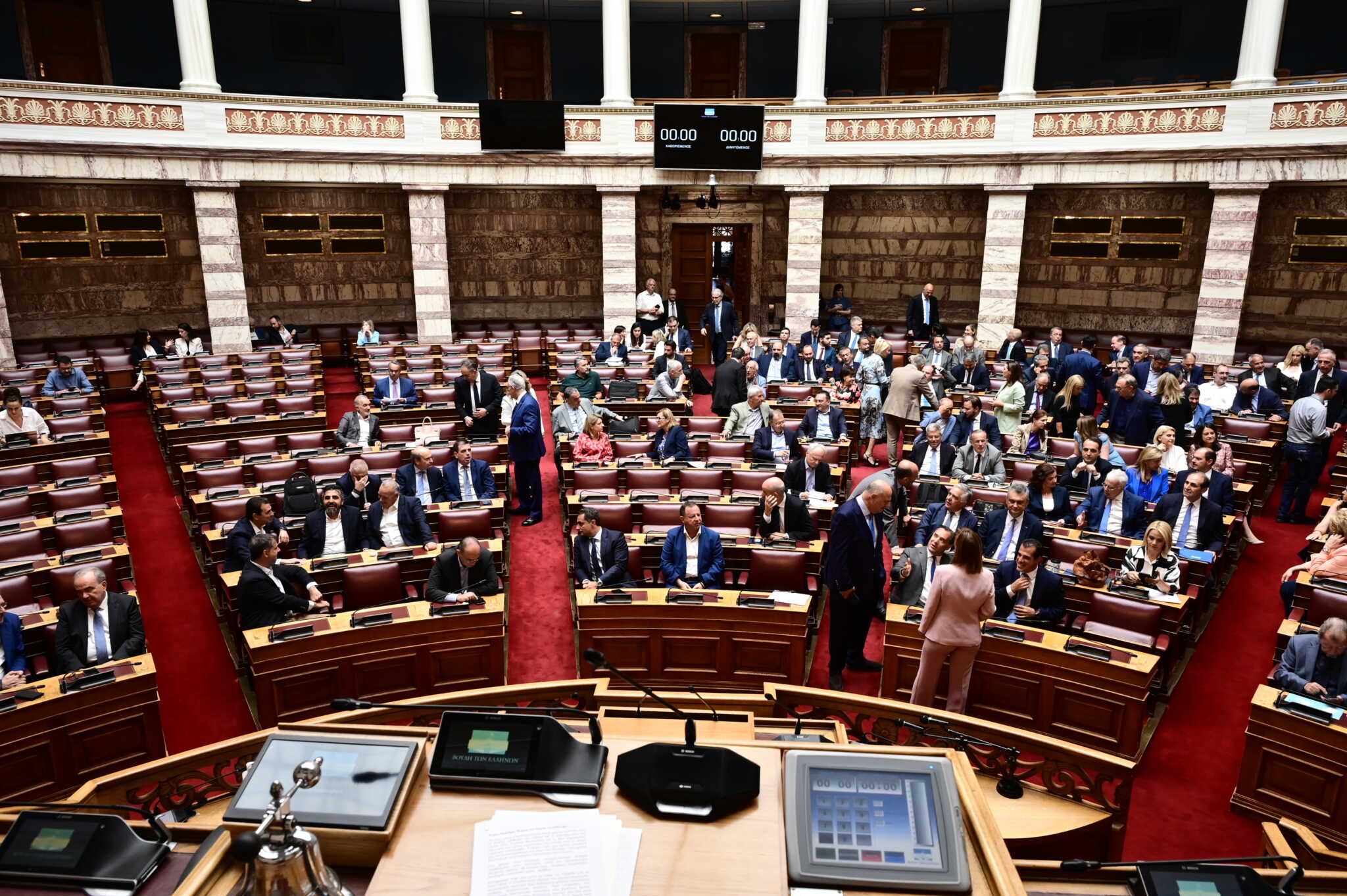 Τα επινίκια για τον γάμο των ομόφυλων και οι κλειστές πόρτες υπουργών ...