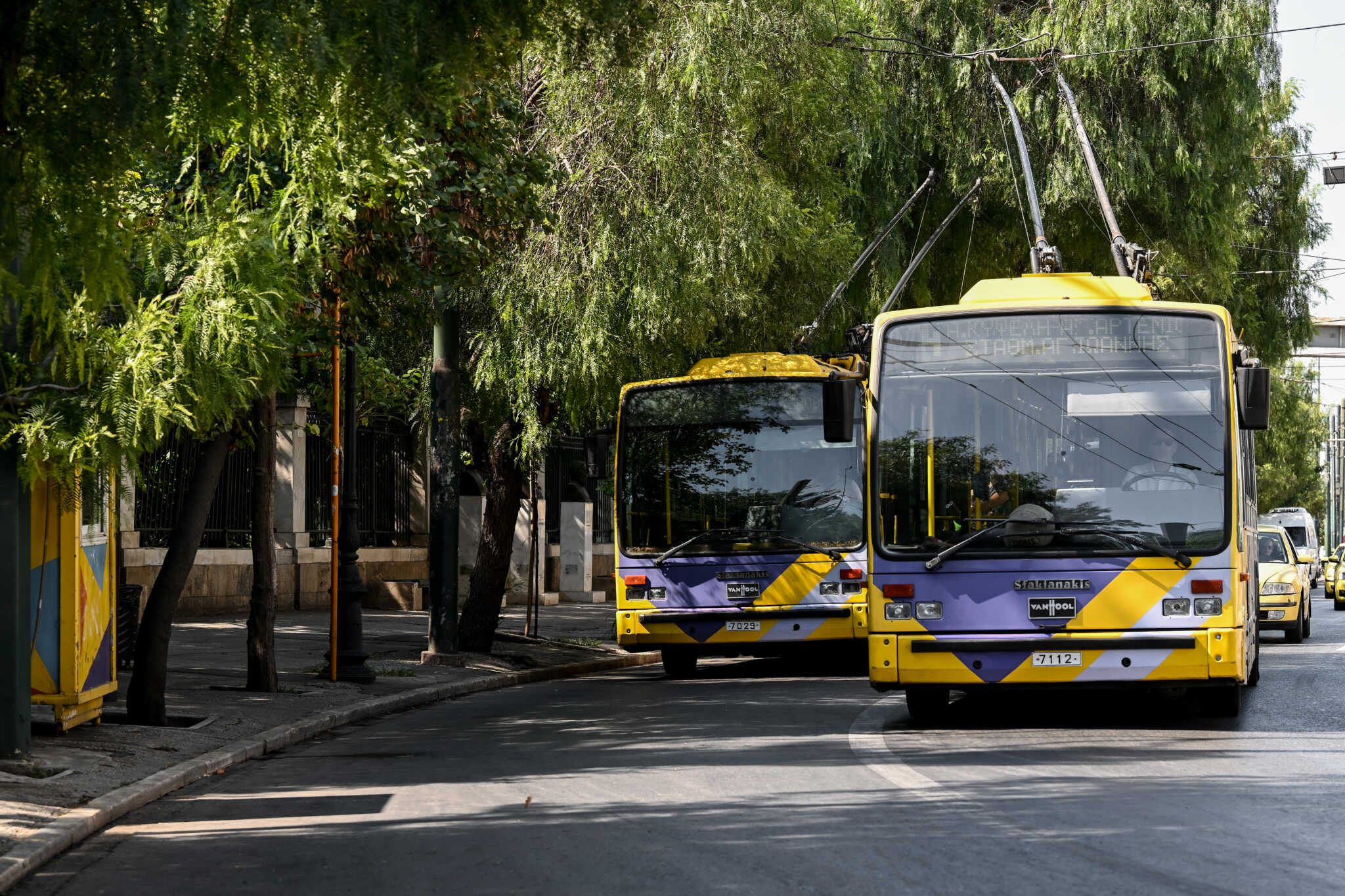 Λεωφόρος Αμφιθέας: «Με δάγκωσαν, με χτυπούσαν στο κεφάλι», λέει ο ...