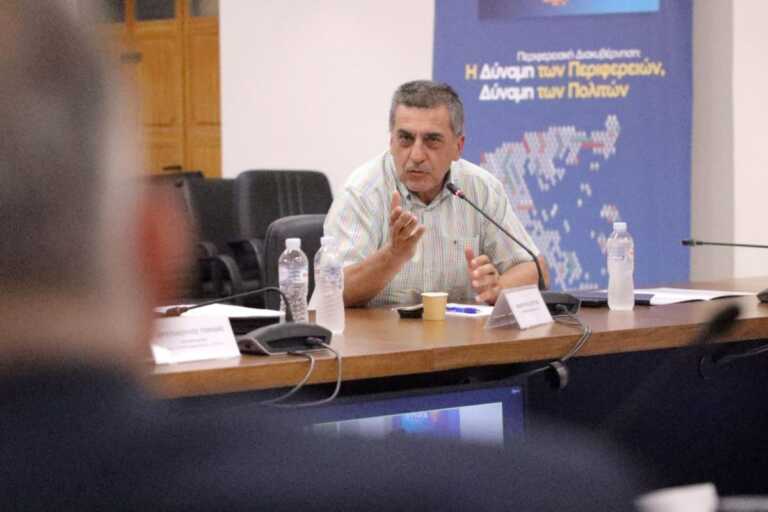Τέλος... εποχής στα σχολεία! Ο Γαβρόγλου απαγορεύει τα κινητά στους μαθητές