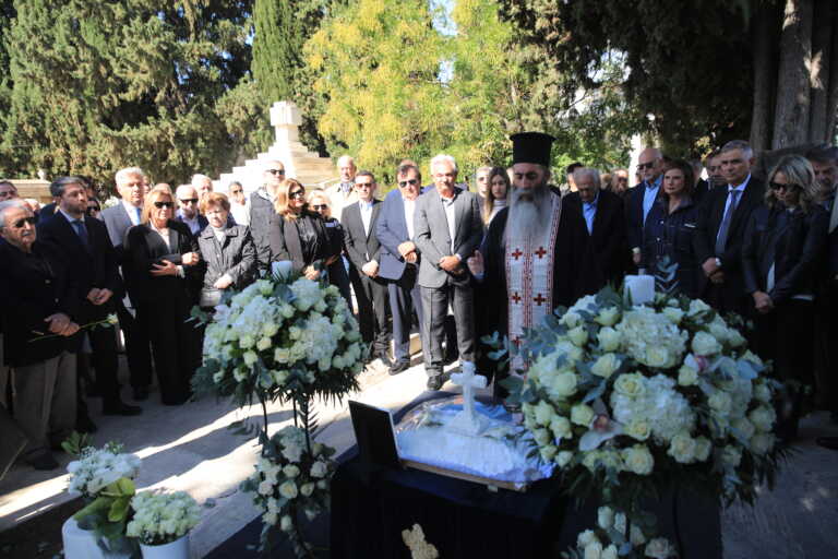 Μηταράκης: Τον Σεπτέμβριο οι νέες ταυτότητες σε μέγεθος πιστωτικής ...