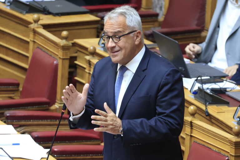 Κόκκινο πανί ο Κατρούγκαλος για τους ελεύθερους επαγγελματίες - «Δεν ...