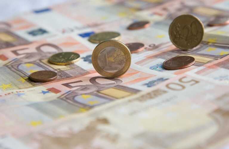 Κατώτατος μισθός στα 780 ευρώ - Πώς διαμορφώνονται επιδόματα και τριετίες