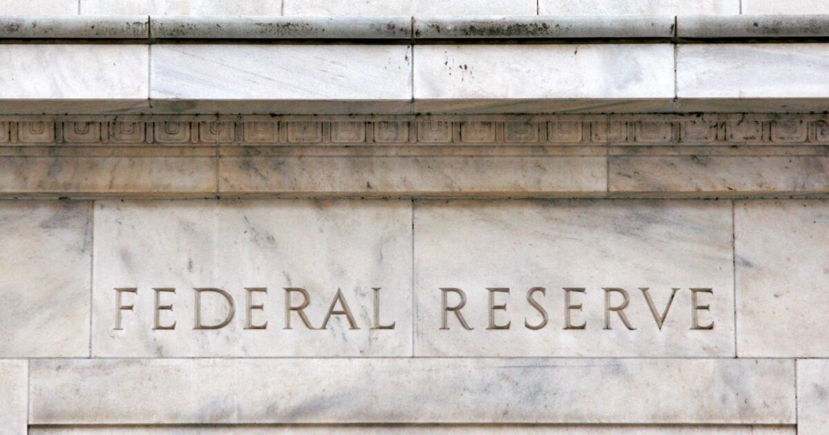 Γιατί ανησυχούν τις διεθνείς αγορές οι ανακοινώσεις της Fed και οι ...