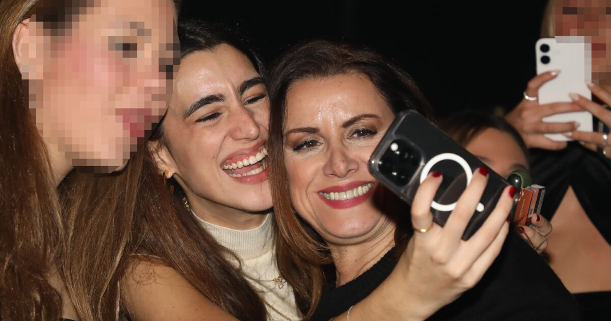 Άννα Δρούζα: Με την 22χρονη κόρη της Αριάδνη στα μπουζούκια - Η ...