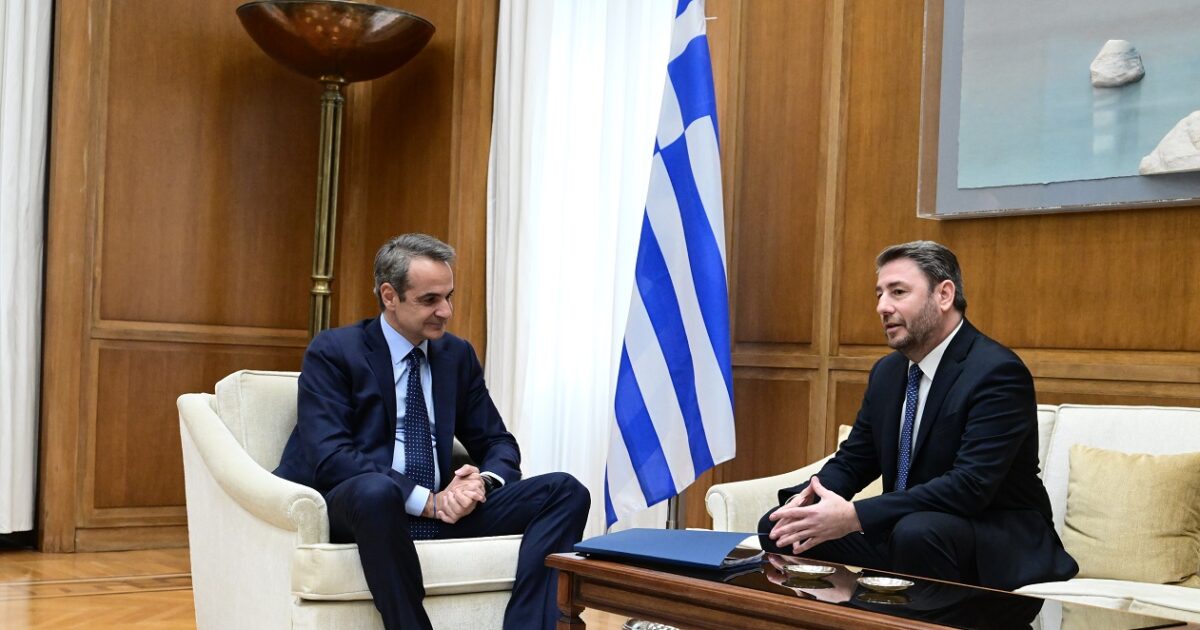 Δημοσκόπηση Alco: Το ΠΑΣΟΚ κερδίζει τη μάχη του κέντρου και «ψαλιδίζει ...