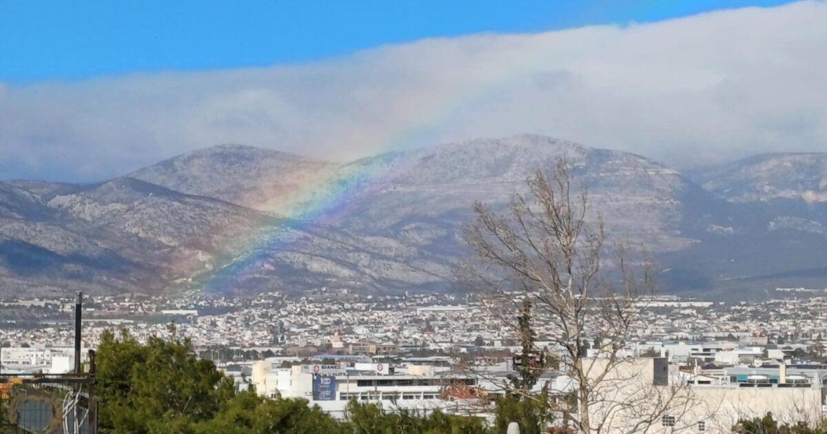 Καιρός: Χιονίζει στην Πάρνηθα - Ευχάριστη έκπληξη το ουράνιο τόξο