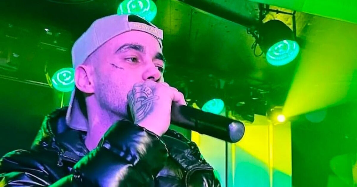 Αποφυλακίστηκε ο γνωστός τράπερ Ricta: Στο πλευρό του η σύντροφος του ...