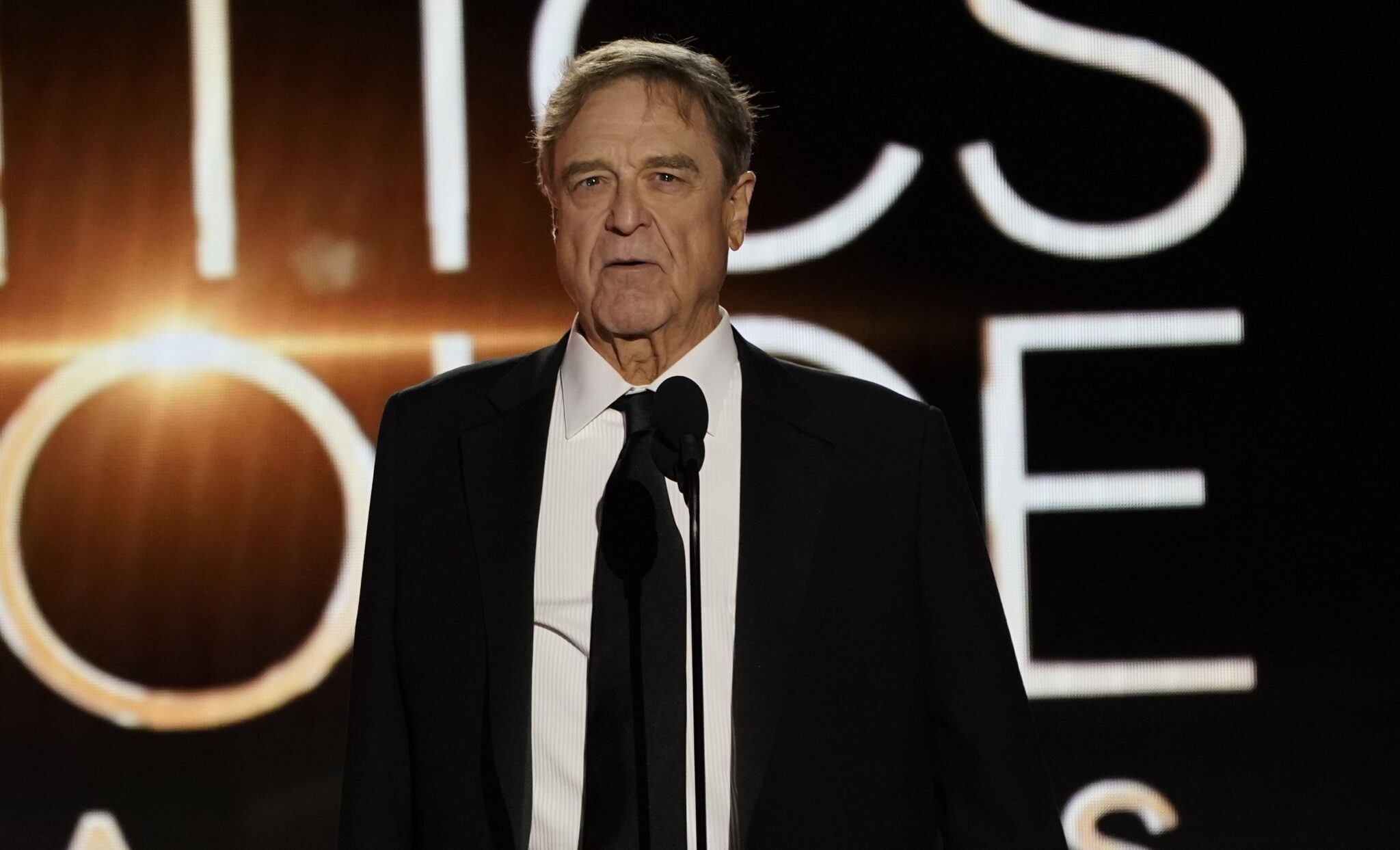 Λος Άντζελες: Στάχτη οι επαύλεις των Άντονι Χόπκινς, Τζον Γκούντμαν ...