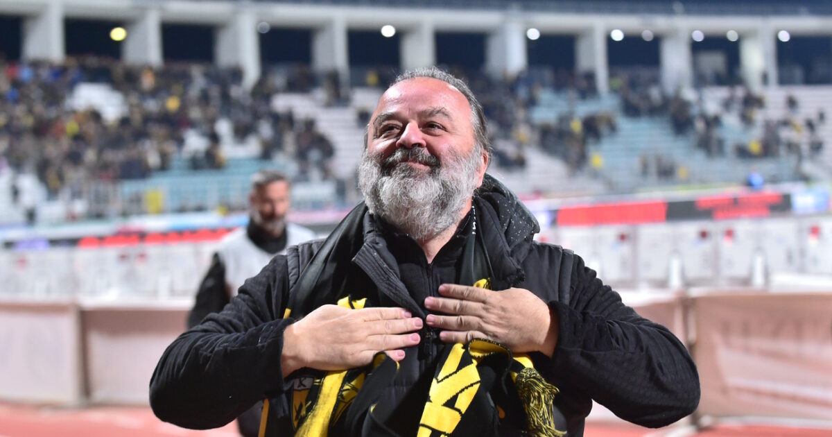 ΠΑΟΚ - ΑΕΚ: Ο Μάριος Ηλιόπουλος στο ξενοδοχείο της Ένωσης πριν τη ...