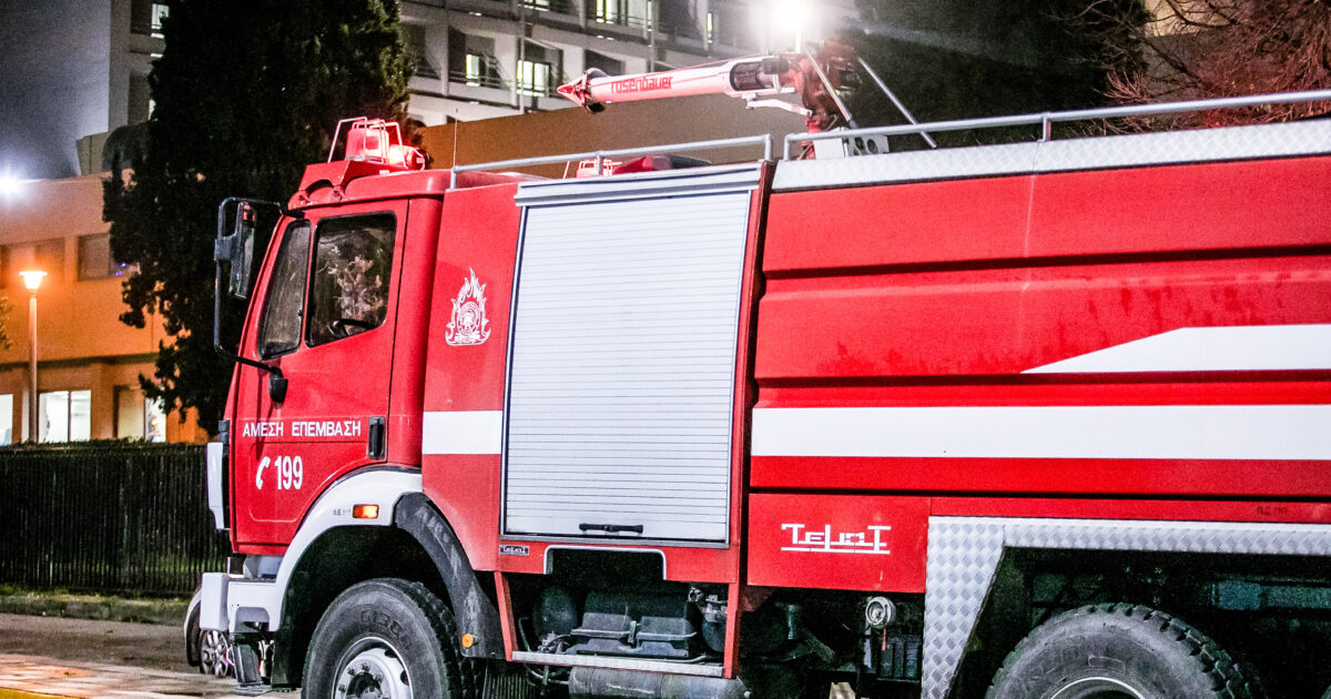 Φωτιά σε εγκαταλελειμμένο σπίτι στα Σεπόλια – Ένας άνδρας νεκρός