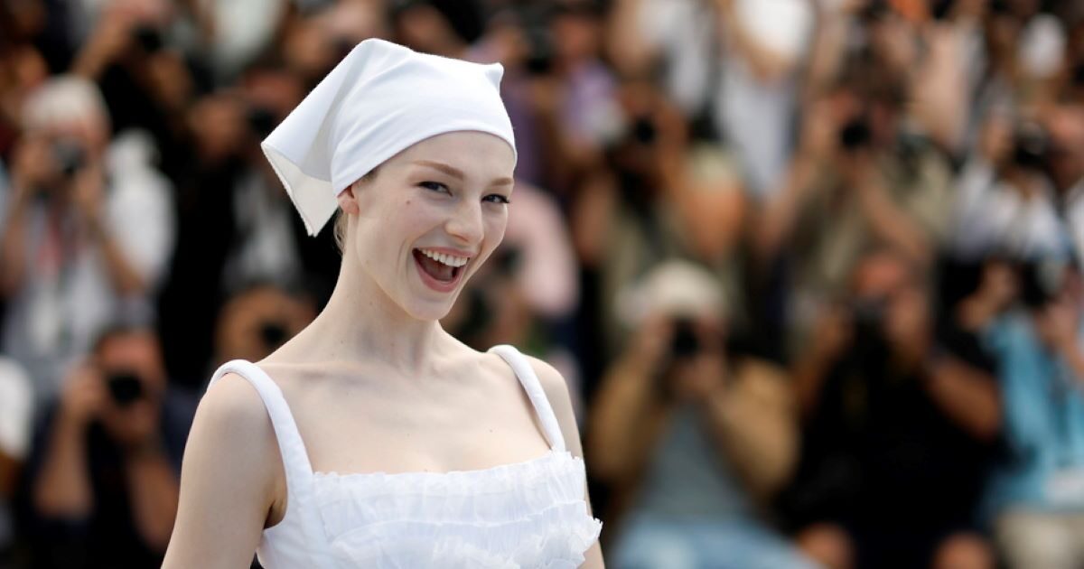 Hunter Schafer: Η τρανς ηθοποιός τα βάζει με την κυβέρνηση Τραμπ ...