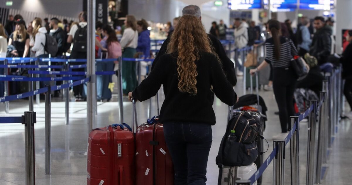 Σεισμοί στις Κυκλάδες: Γεμάτες καταφθάνουν οι πτήσεις από τη Σαντορίνη ...