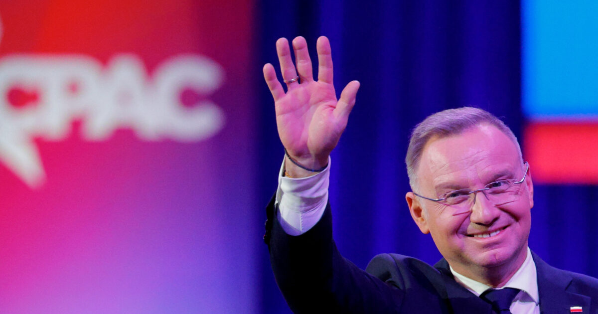 Καψόνι του Ντόναλντ Τραμπ στον Πρόεδρο της Πολωνίας - Τον έστησε για 1 ...