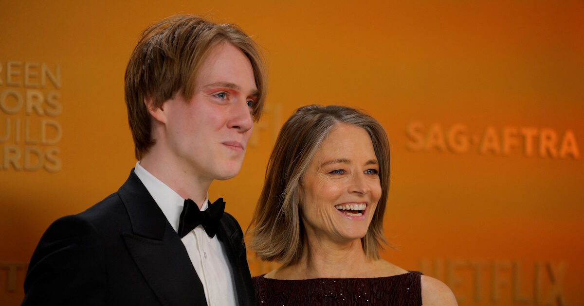 Η Τζόντι Φόστερ και ο «φτυστός» της γιος έκλεψαν τις εντυπώσεις στα ...