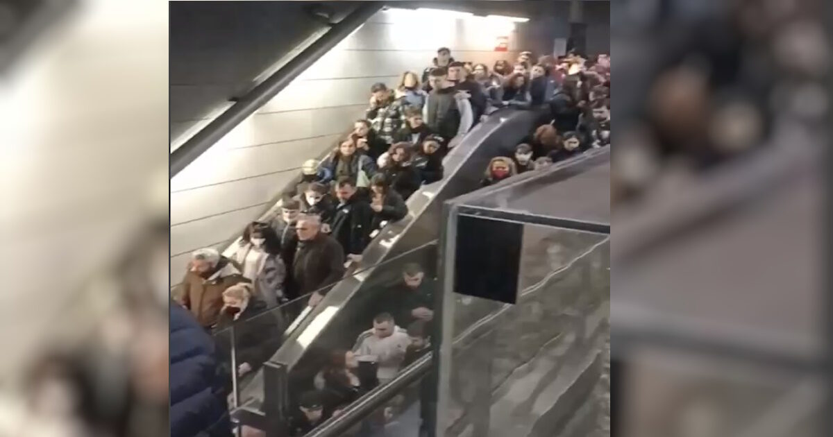 Πορεία για τα Τέμπη στο Σύνταγμα: Το αδιαχώρητο στο Μετρό και στον ΗΣΑΠ ...