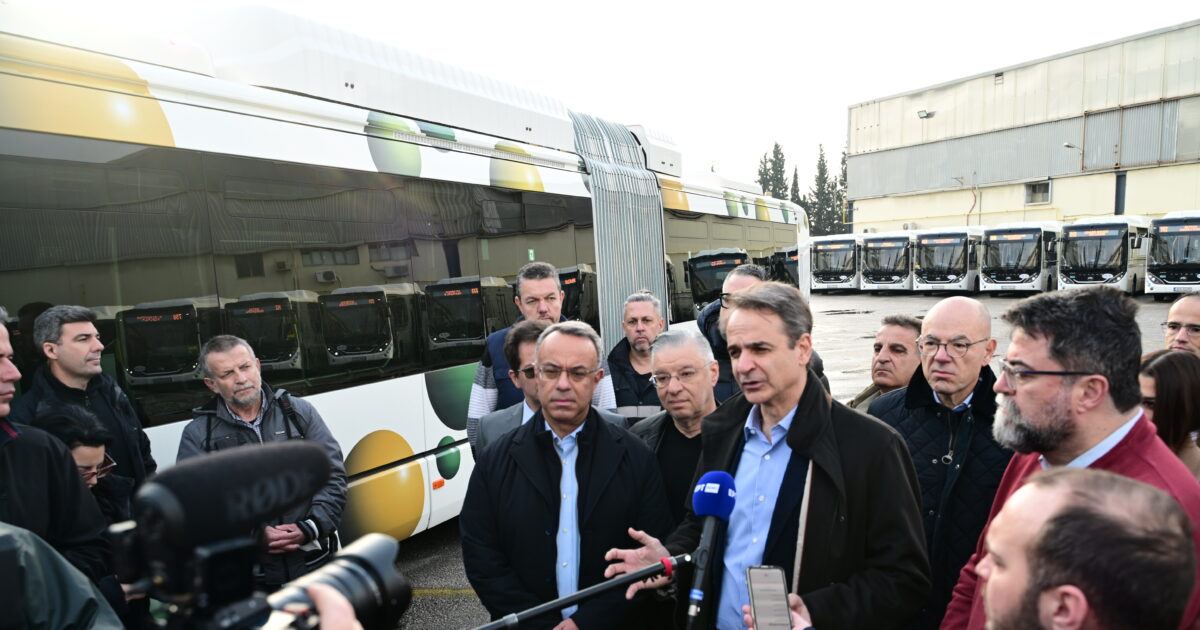 Μητσοτάκης: «Σκοπός μας είναι να έχουμε 900 καινούργια λεωφορεία έως τα ...