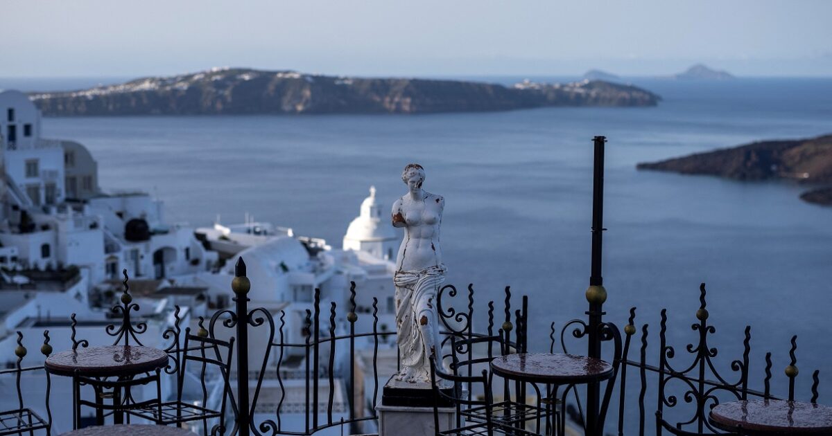 Σεισμοί στις Κυκλάδες: Νύχτα αγωνίας και επιφυλακής στην άδεια ...