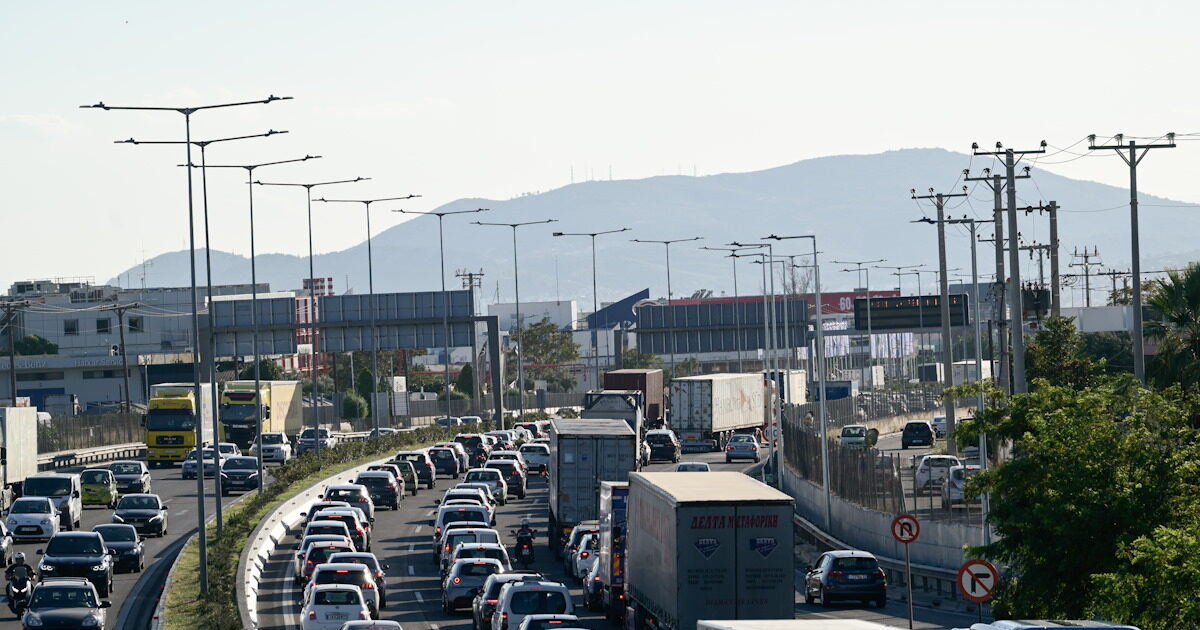 Κίνηση στους δρόμους: Ουρές χιλιομέτρων σε Κηφισό, Κηφισίας, Λεωφόρο ...