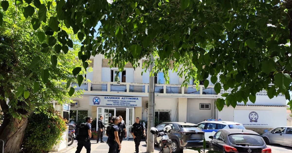 Ο Δημήτρης Γιαννακόπουλος παρουσιάστηκε αυτοβούλως στο αστυνομικό τμήμα ...