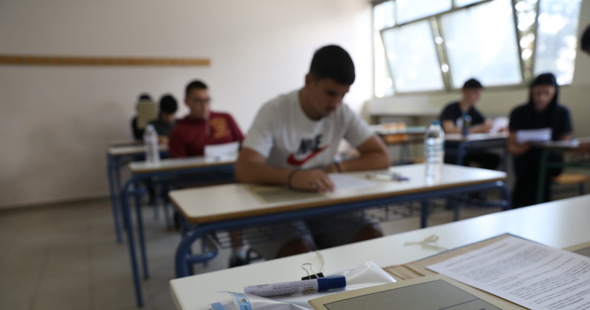 Πανελλήνιες 2025: Σε Αρχαία Ελληνικά, Μαθηματικά και Βιολογία ...