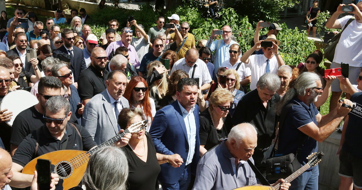 Πετρολούκας Χαλκιάς: Το συγκινητικό «αντίο» στον σπουδαίο μουσικό με ...