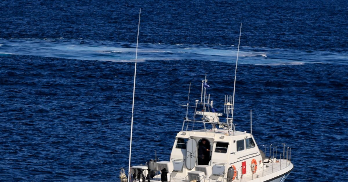 Χαλκιδική: Θαλαμηγός με 12 επιβάτες προσάραξε σε βράχια