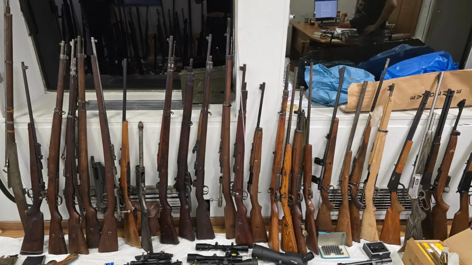 Κιάτο: Εικόνες και βίντεο από το οπλοστάσιο απόστρατου της Πολεμικής ...