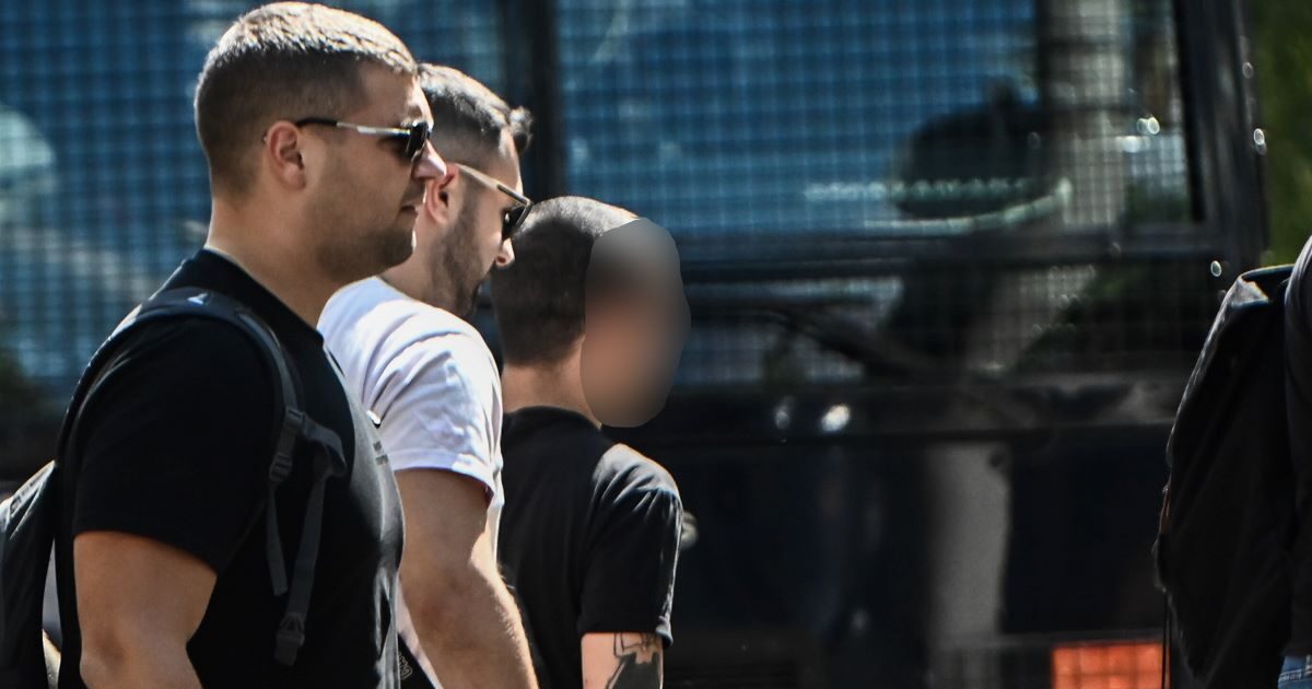 Ελεύθερος ο γιος του Σωκράτη Μάλαμα για την κουτουλιά σε αστυνομικό ...