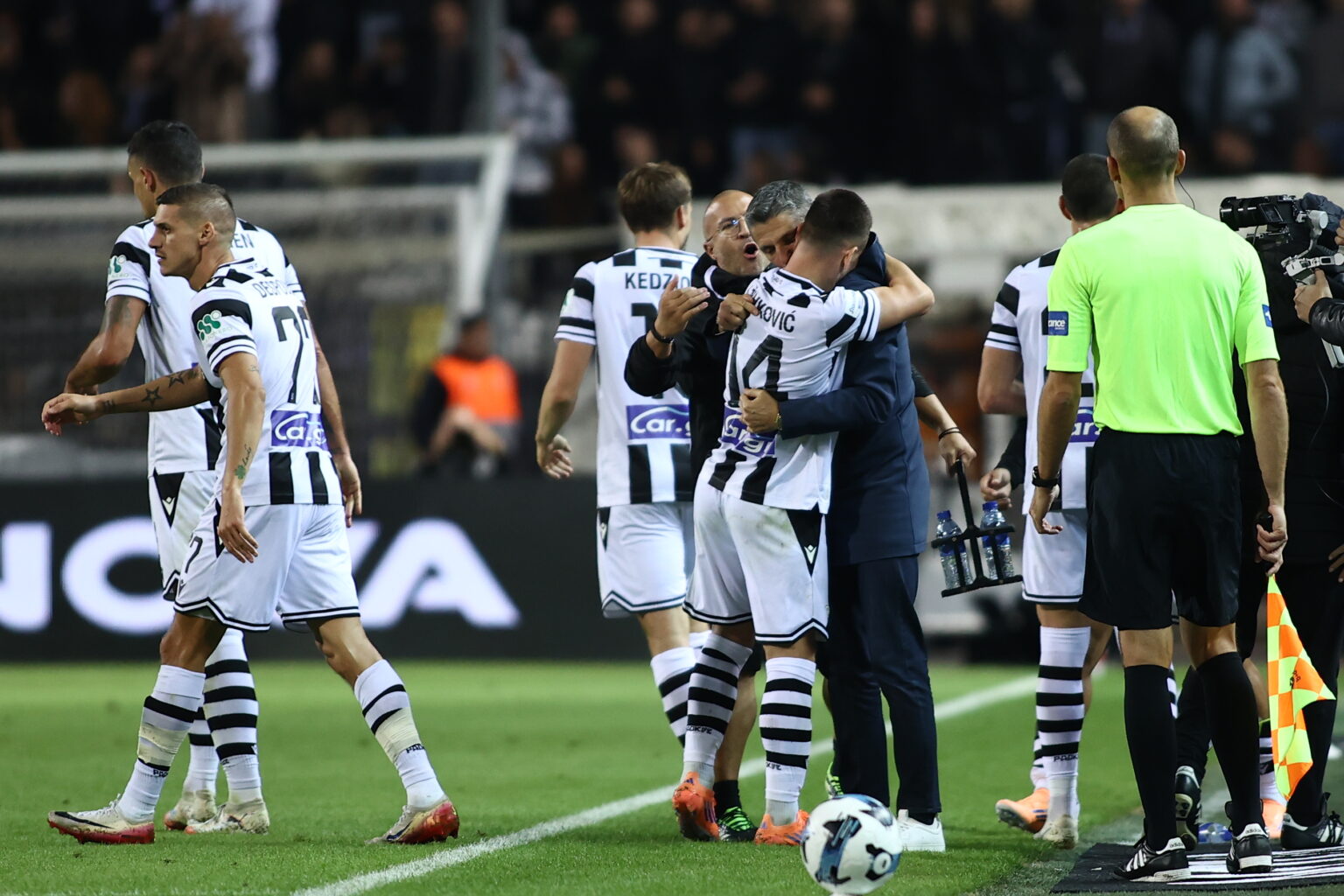 Super League: Η ψυχωμένη ΑΕΚ, ο ΠΑΟΚ που «λύγισε» τον Ολυμπιακό και ο ...