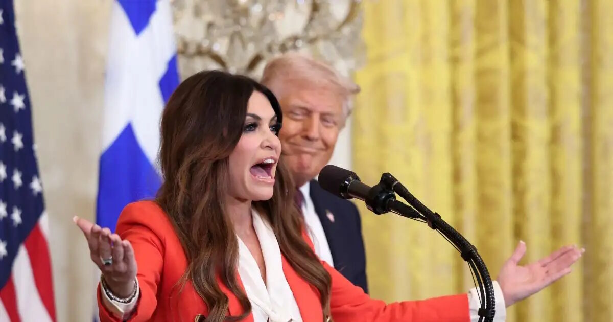 Η λαμπερή εμφάνιση της Κίμπερλι Γκιλφόιλ σε φιλανθρωπικό γκαλά στο ...