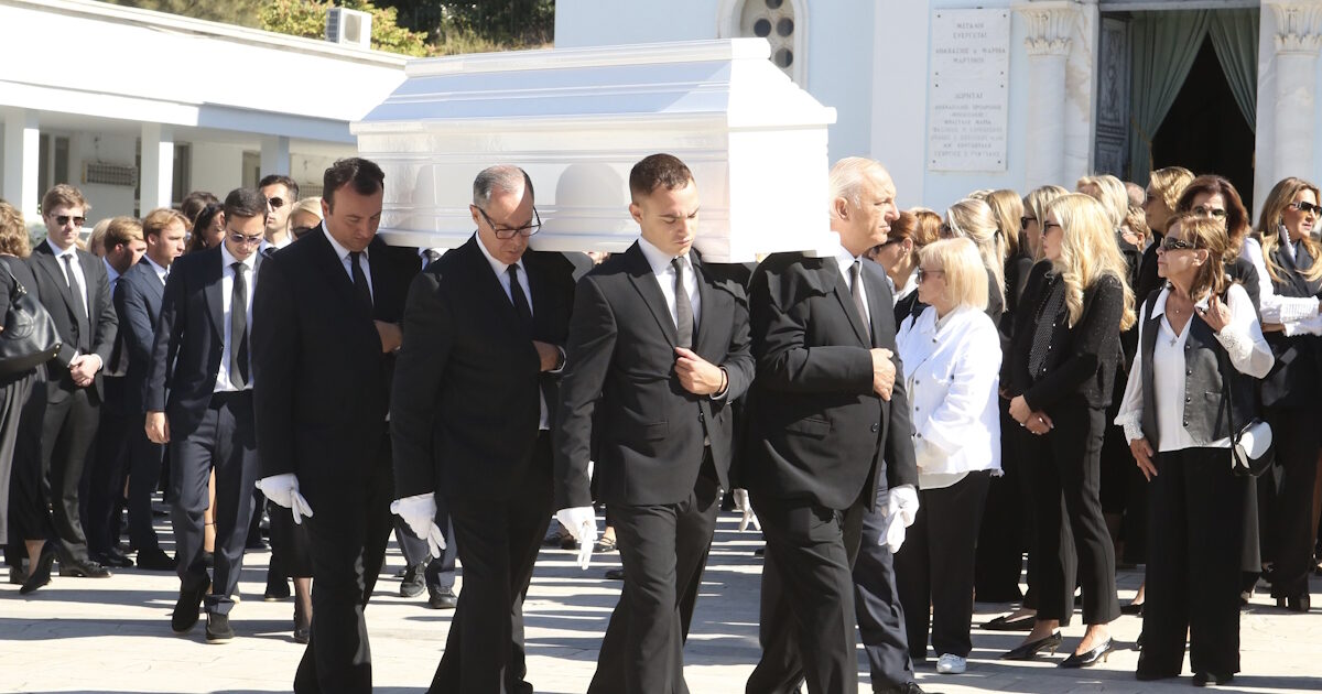 Μαρίσσα Λαιμού: Σπαρακτικός ο επικήδειος του πατέρα της - «Στεκόμαστε ...