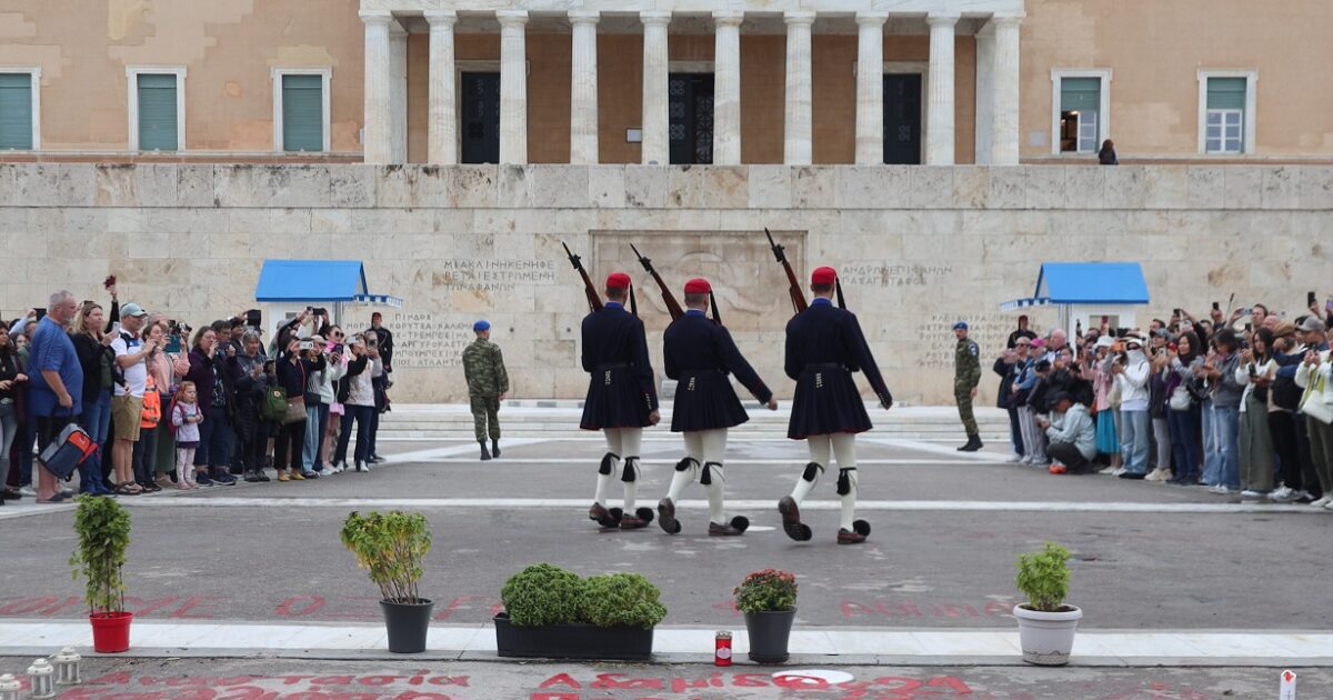 Μνημείο Άγνωστου Στρατιώτη: Το υπουργείο Εθνικής Άμυνας θα αναθέσει σε ...