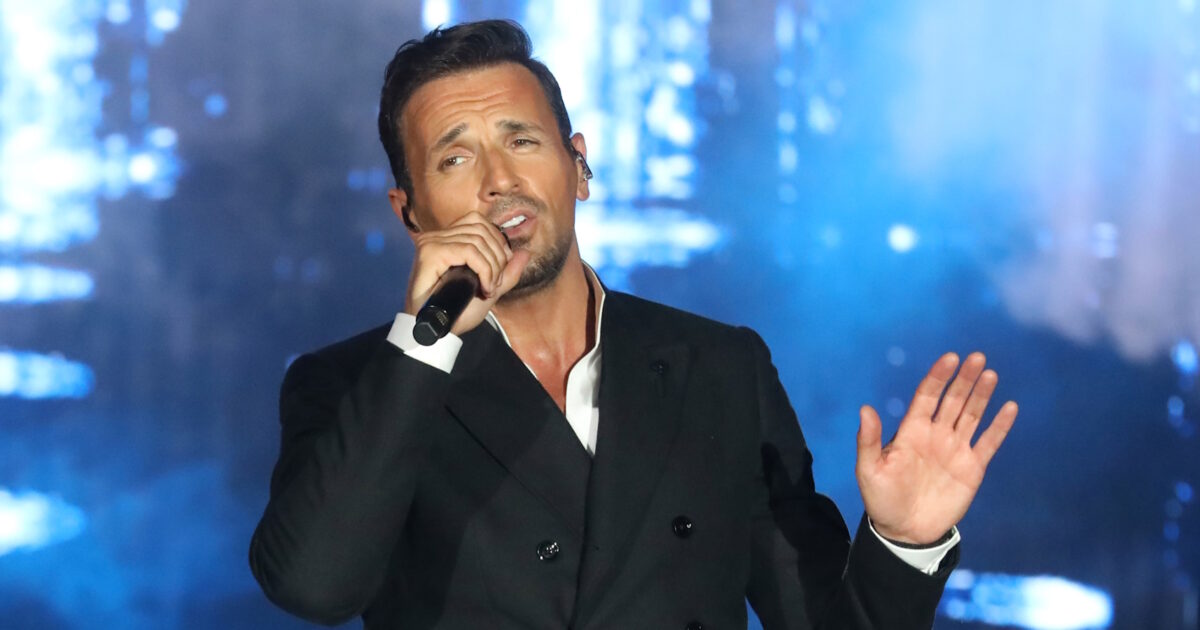 The Voice Ρουμανίας: Παίκτης τραγούδησε Νίκο Βέρτη και εντυπωσίασε τους ...