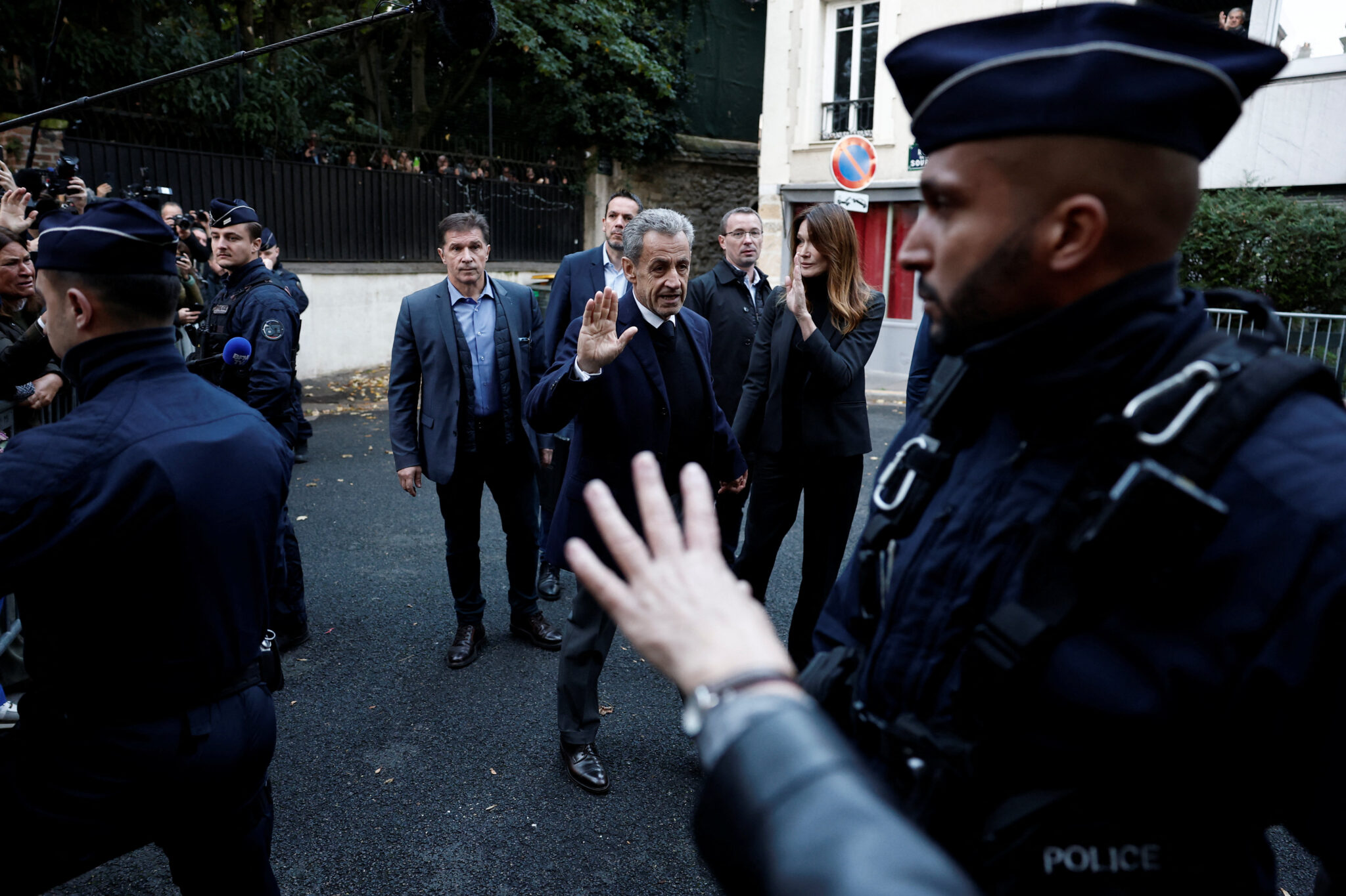 Το πρώτο 24ωρο του Νικολά Σαρκοζί στη φυλακή: Έκανε γυμναστική και ...