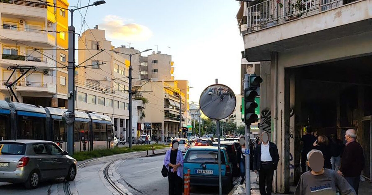 Ταλαιπωρία για τους επιβάτες του τραμ στη γραμμή Σύνταγμα - Πικροδάφνη ...