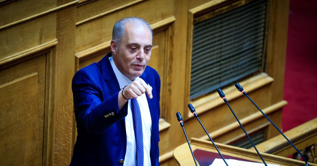 Έντονο φραστικό επεισόδιο Βελόπουλου - Καιρίδη στη Βουλή: «Ρε καημένο ...