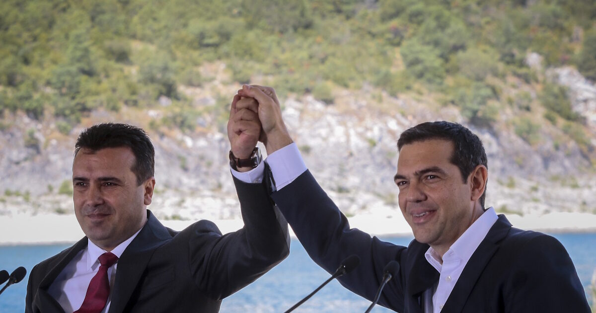 Βιβλίο Τσίπρα: «Πρόεδρε θα πέσουμε για ένα κ@@@όνομα;» - Τι γράφει η ...