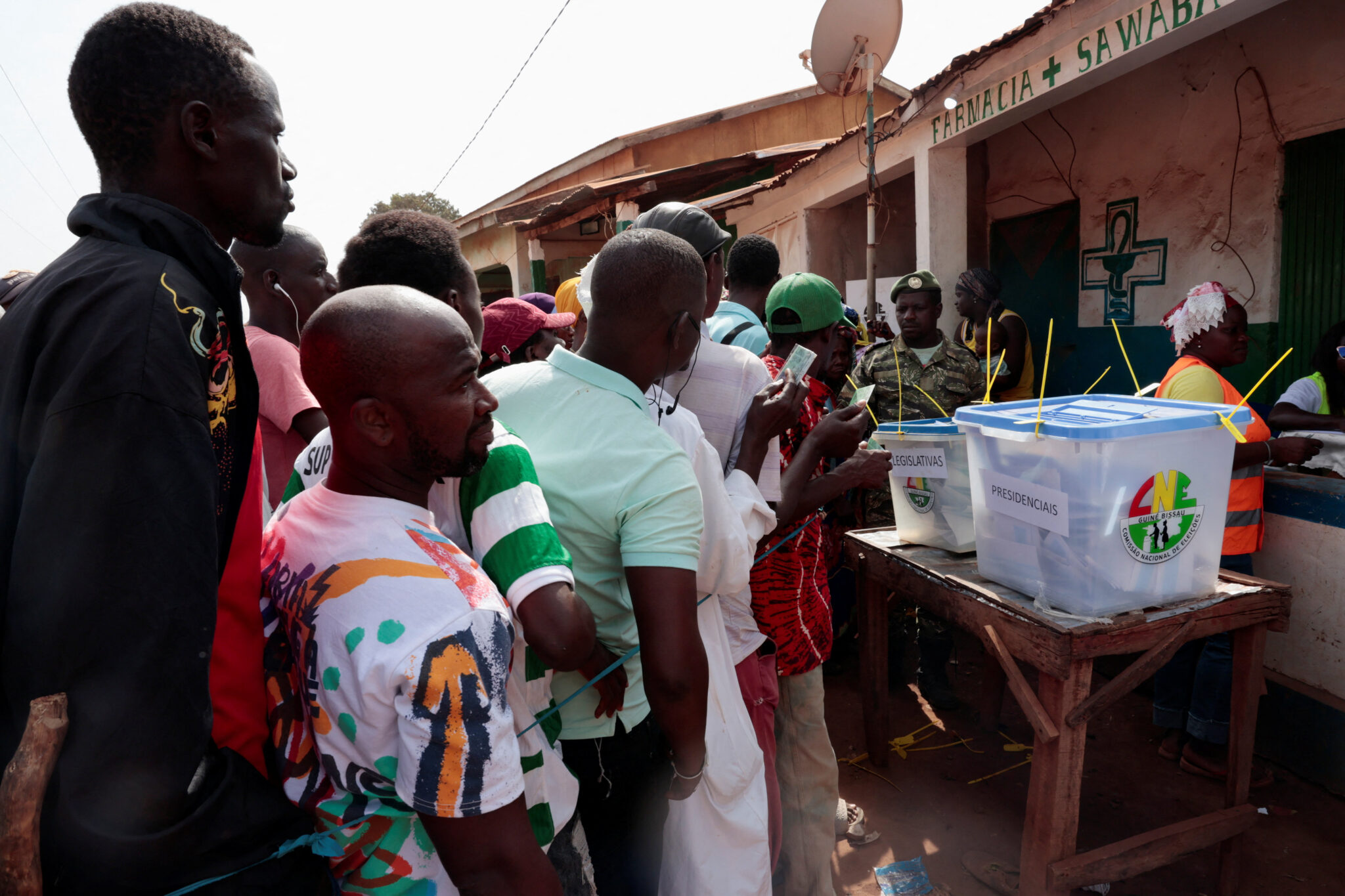 Πραξικόπημα στη Γουινέα–Μπισσάου εν μέσω προεδρικών εκλογών: Ο στρατός ...