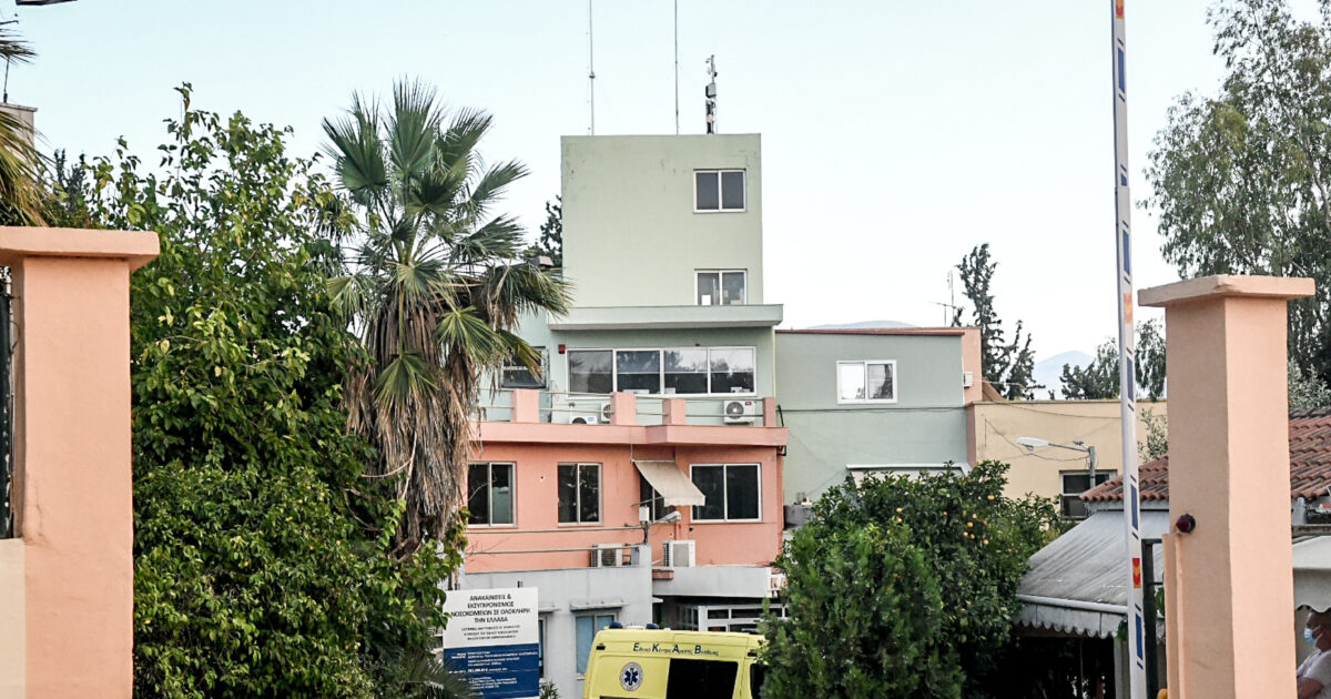 Αχαΐα: Αγκαλιά έπεσαν από τα 2 μέτρα ο 25χρονος με τον 3χρονο που ...