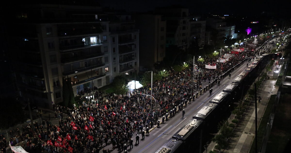 Πολυτεχνείο: Πάνω από 23.000 διαδηλωτές στην πορεία για την 52η επέτειο της εξέγερσης του ...