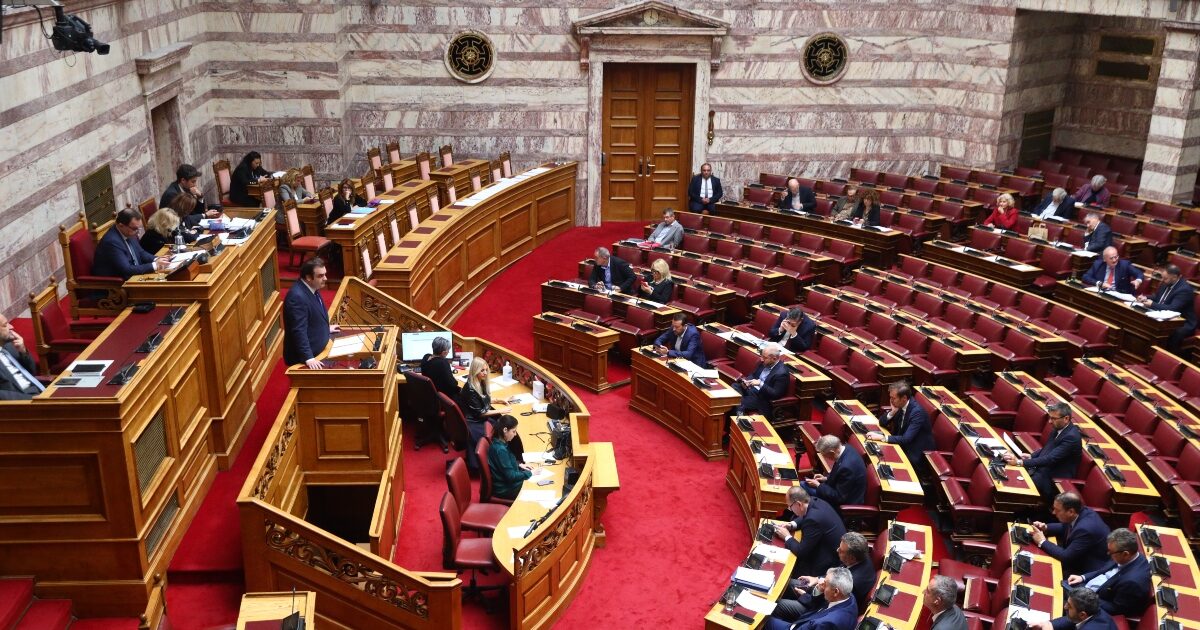 Το φορολογικό νομοσχέδιο πέρασε με 160 «ναι» από τη Βουλή - Πολλά άρθρα ...