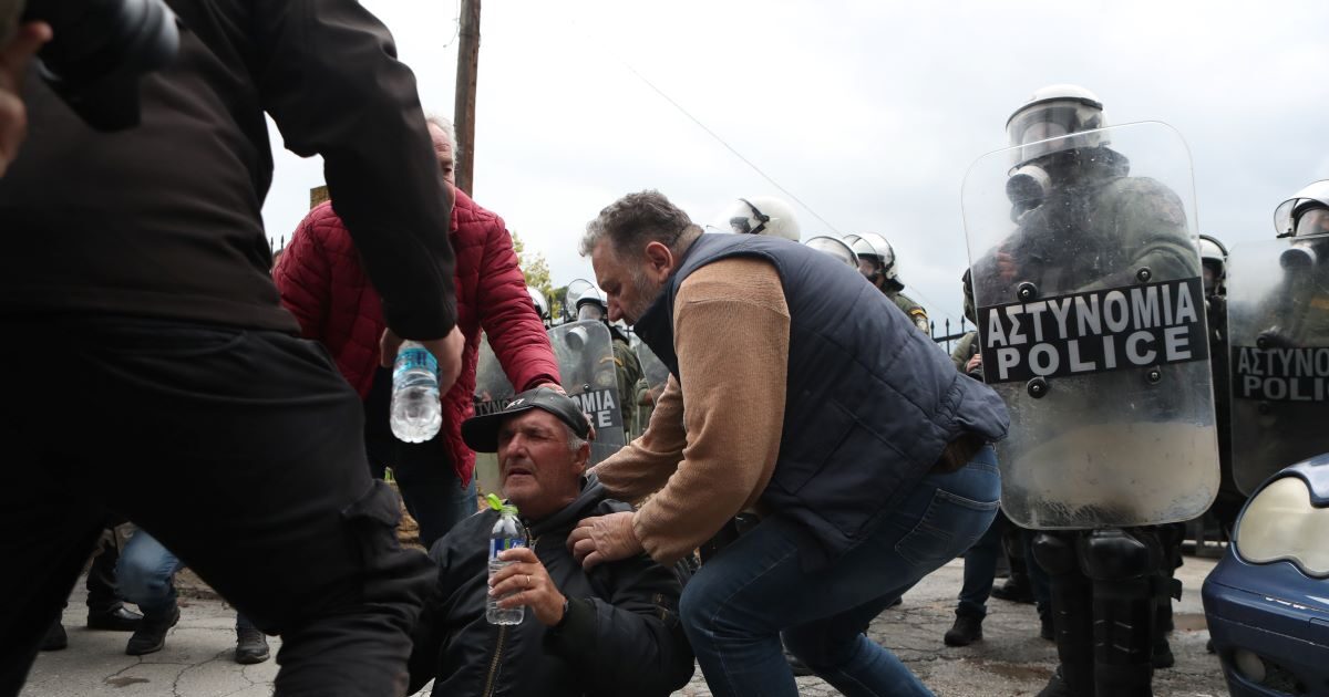 Οι αγρότες στη Θήβα έκλεισαν την εθνική Αθηνών - Λαμίας - Ενισχύεται το ...
