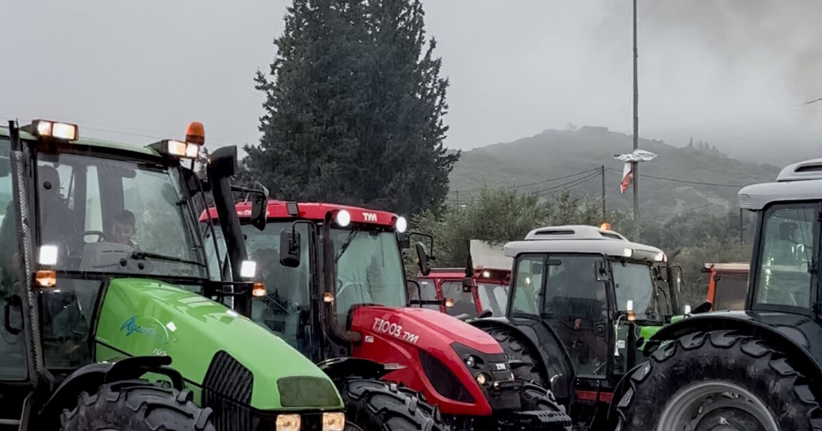 Αγρότες και κτηνοτρόφοι έστησαν μπλόκα κλείνοντας την Πατρών - Κορίνθου ...