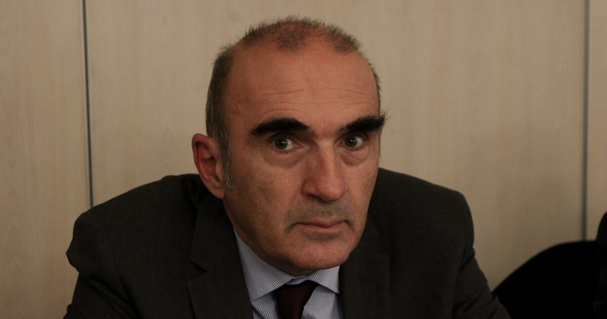 Αποκαλύψεις και ερωτήματα για Κουτσόλαμπρο λίγο πριν ανοίξει η κάλπη ...
