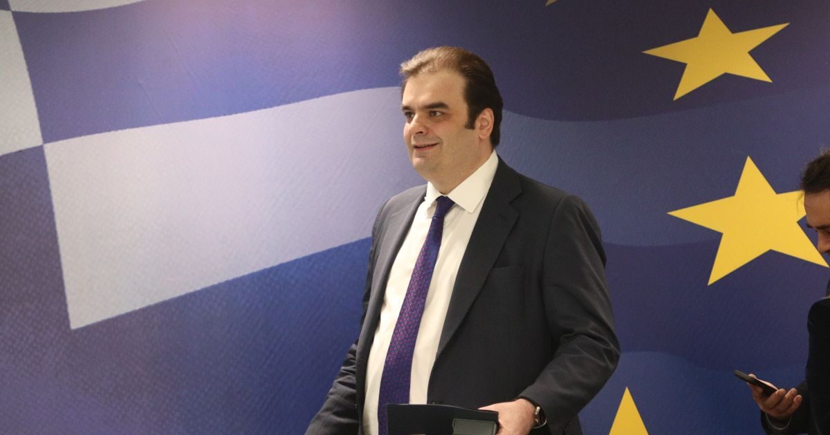 Με…15 γκολ από τα αποδυτήρια κέρδισε ο Πιερρακάκης την προεδρία του ...