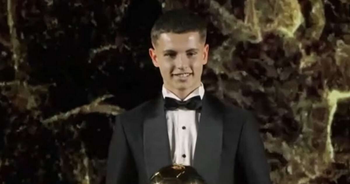 Ο Χρήστος Μουζακίτης παρέλαβε το βραβείο Golden Boy Web: «Μεγάλη τιμή ...