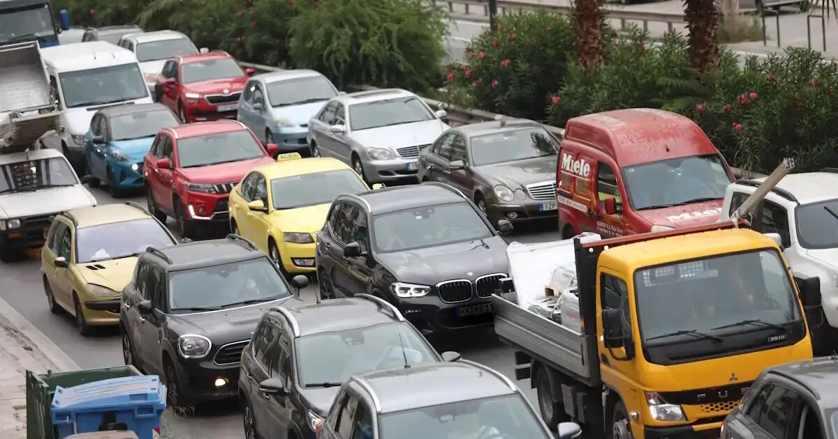 Κορωπί: Σπείρα έκλεβε αυτοκίνητα, άλλαζε τις πινακίδες σε συνεργείο και ...