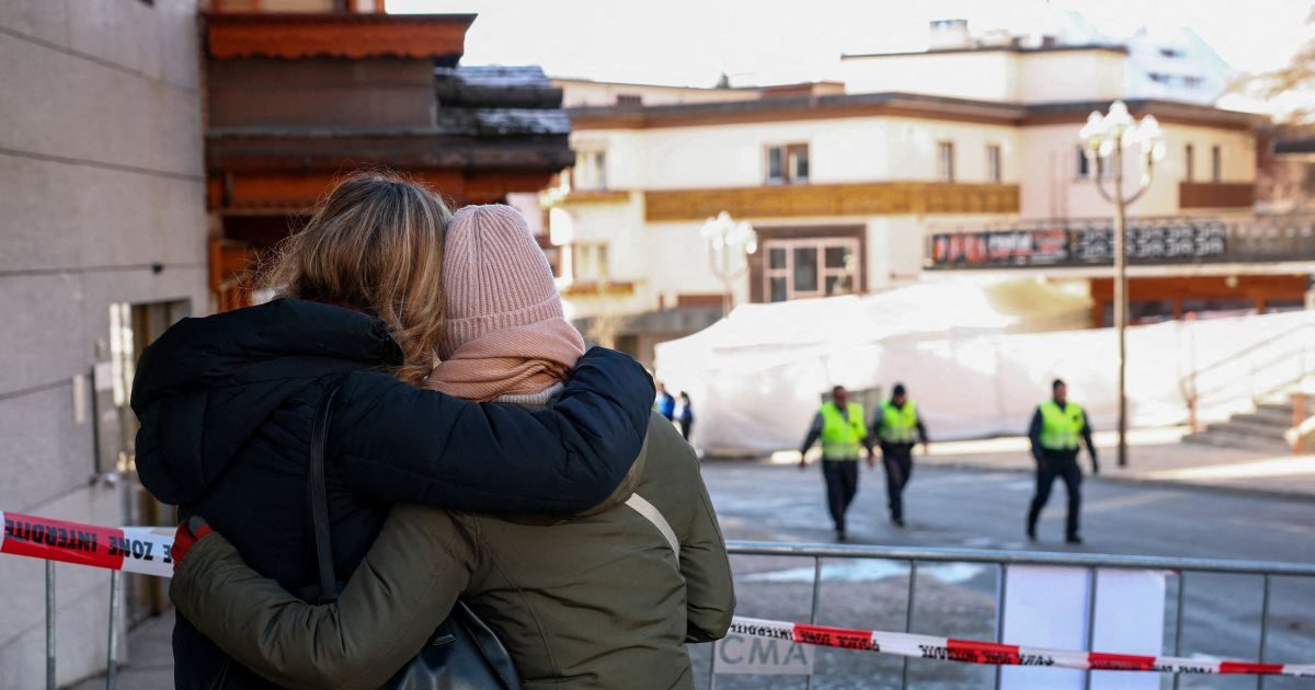 Ελβετία: Η στιγμή που παίρνει φωτιά το ταβάνι στο μπαρ του Κραν Μοντανά ...