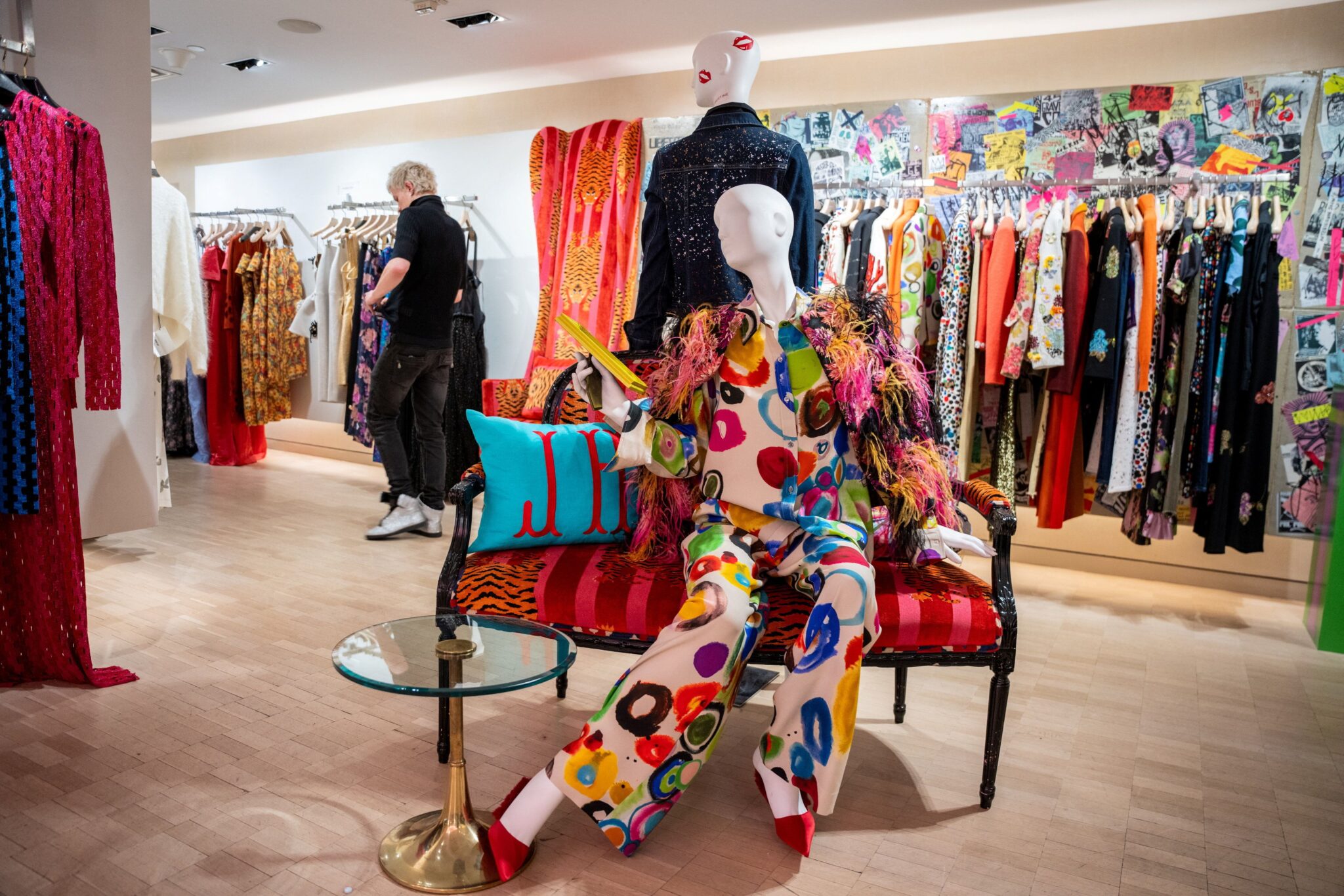 Η Saks Global κήρυξε πτώχευση: Νέο «κανόνι» στο αμερικανικό luxury